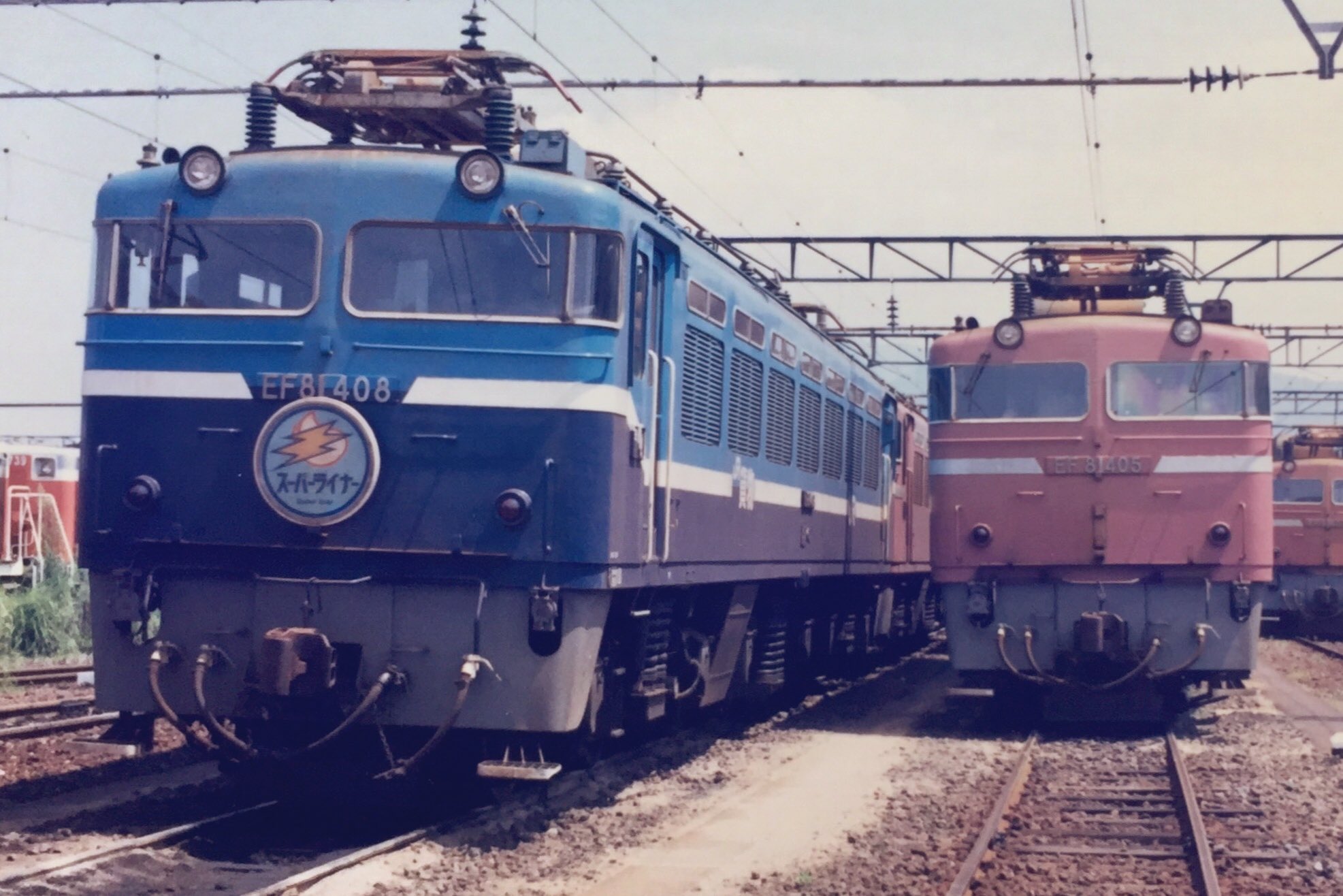 やまにん竜華 on Twitter: "EF81-408号機[元49号機]は、形式唯一の試験塗色機で1988.6〜1994.3まで纏いました。 ・1972.7.13 酒田区新製配置 ・1986 ...