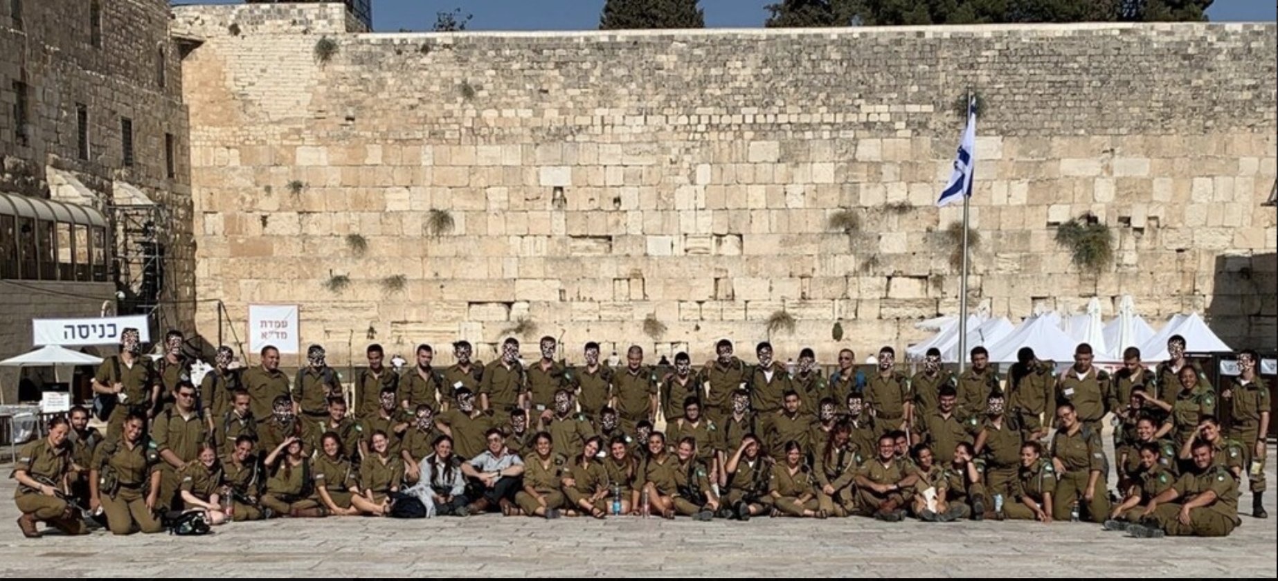 Idf Soldiers At The Wall