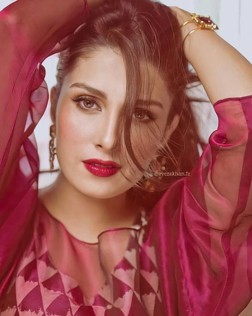 Aiza Khan Pics Large