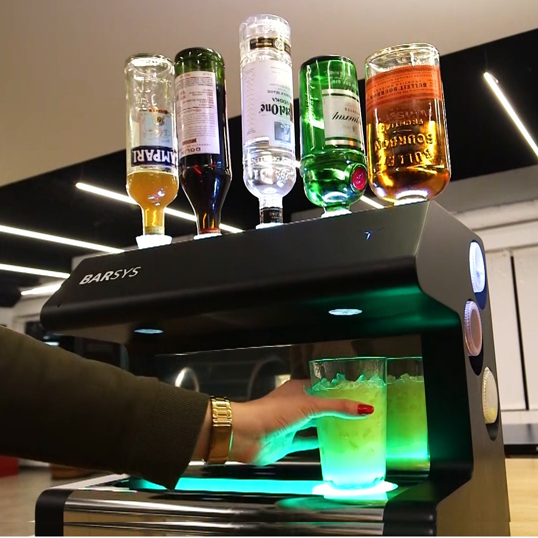 Eva 🇺🇦 on Twitter: "Even bartenders are now being replaced by robots #FemTech #100DaysOfCode # ...