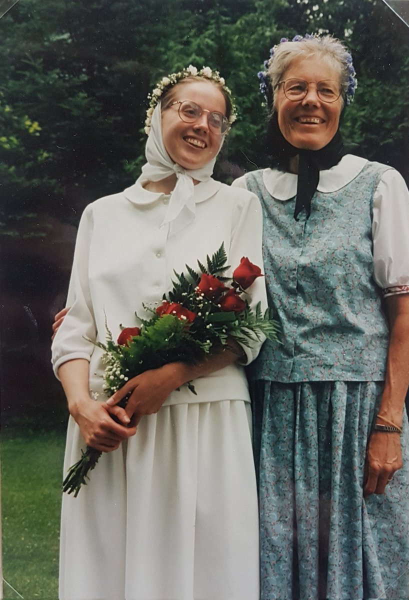 How Do Mennonite Women Dress