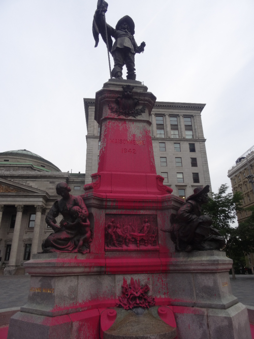 A thread written by @doctorow: "compilation of defaced racist monuments ...