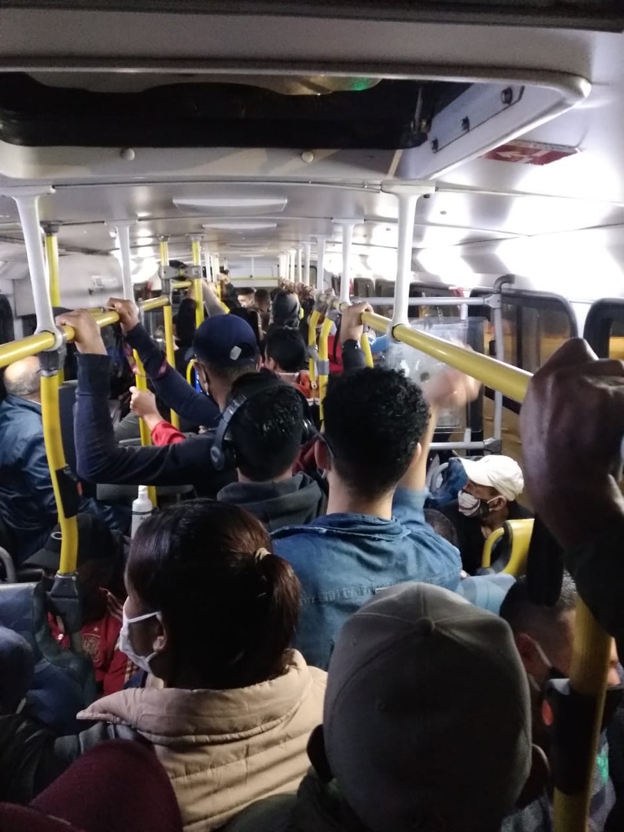 Apesar De Determinação Para ônibus Circularem Apenas Com Passageiros