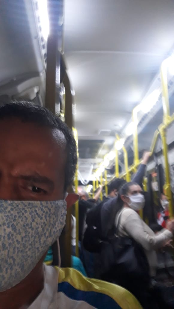 Apesar De Determinação Para ônibus Circularem Apenas Com Passageiros