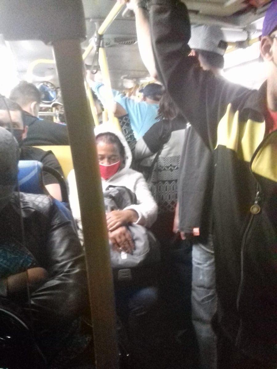 Apesar De Determinação Para ônibus Circularem Apenas Com Passageiros