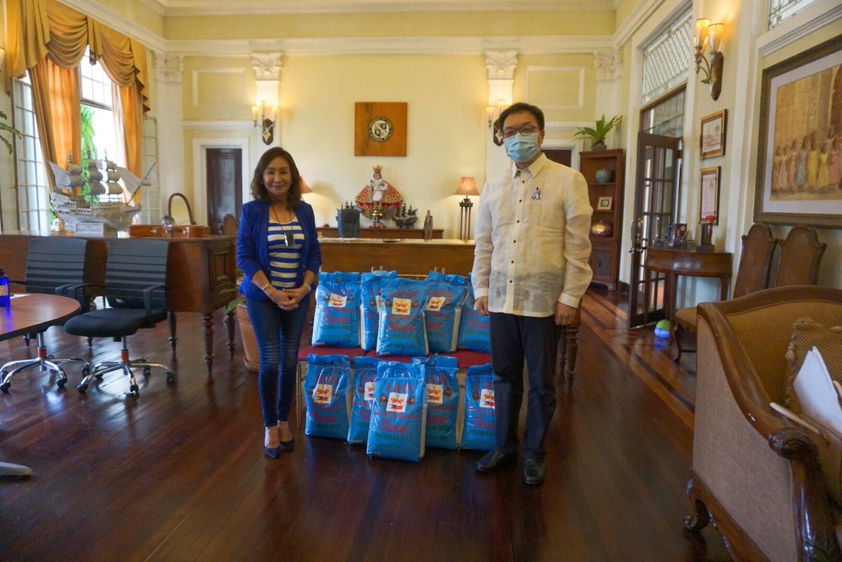 LOOK: The Chinese Consulate turned over P3.5M worth of rice to the OPAV ...