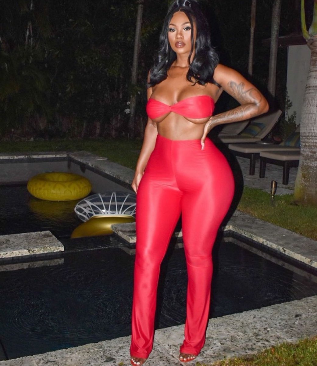 Model & entrepreneur, Nikki Nicole. #WorldClassBADASSWOMAN Erika Kay Top 2.6% OF 💕 @erikakittenxx