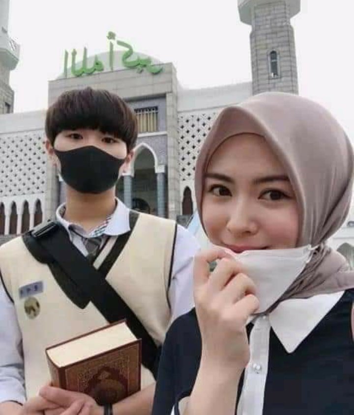 Korean Muslim Artist