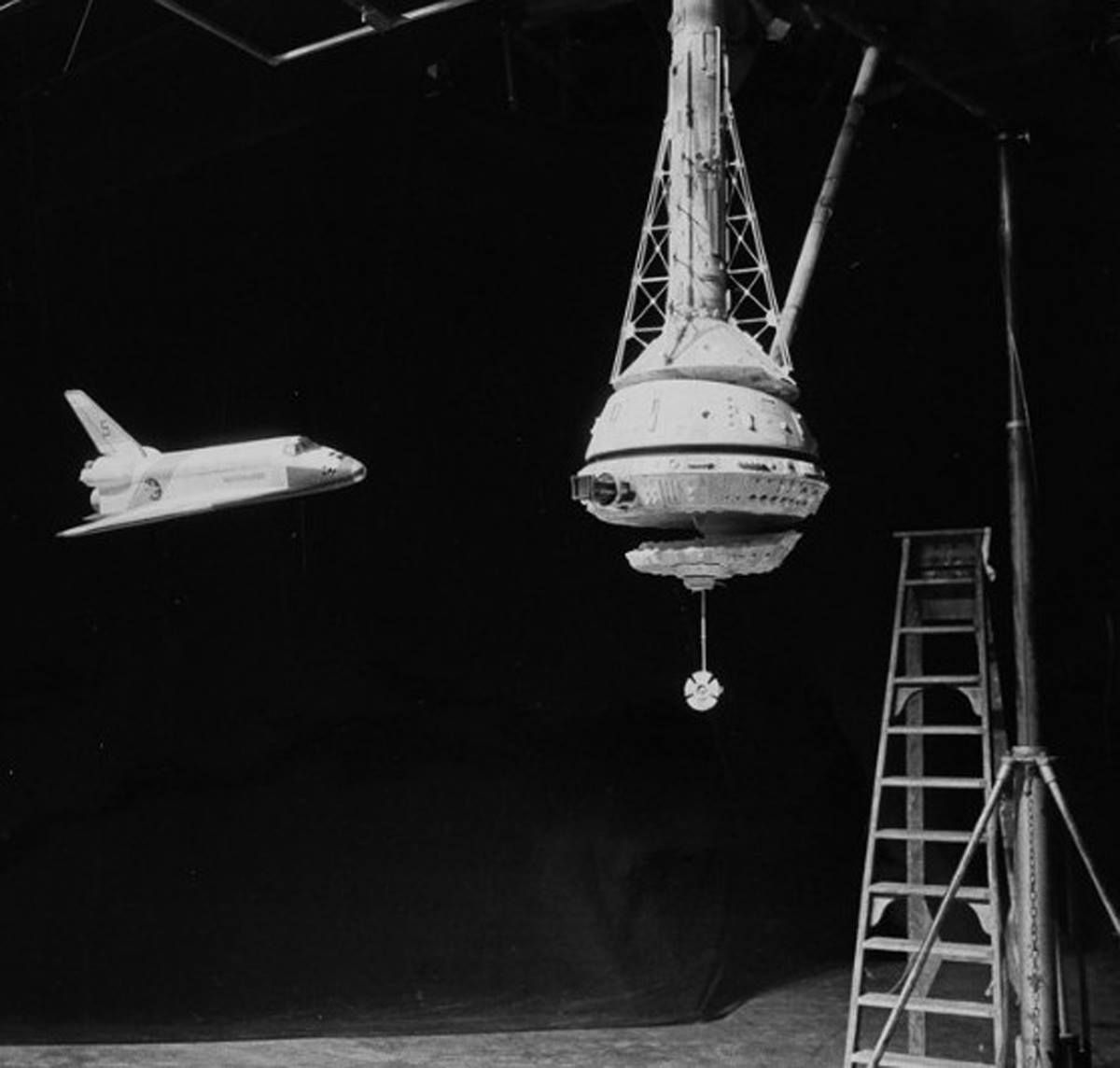 Space Shuttle Ladder