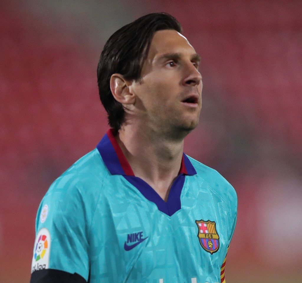 táctica Previamente finalizando messi con el pelo largo emoción Artista ...