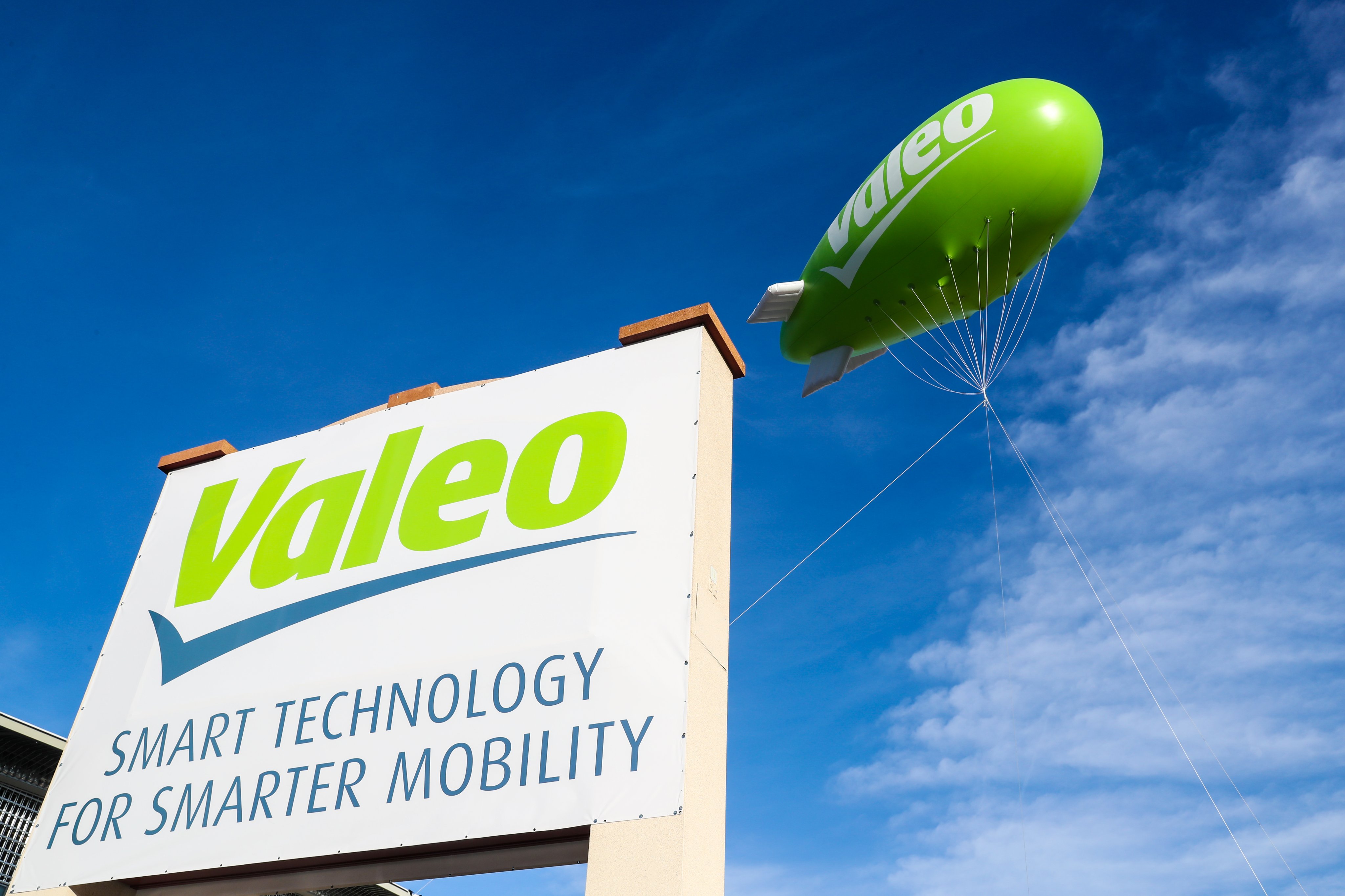 Valeo Group on Twitter: "Alors que les véhicules deviennent progressivement électriques et ...