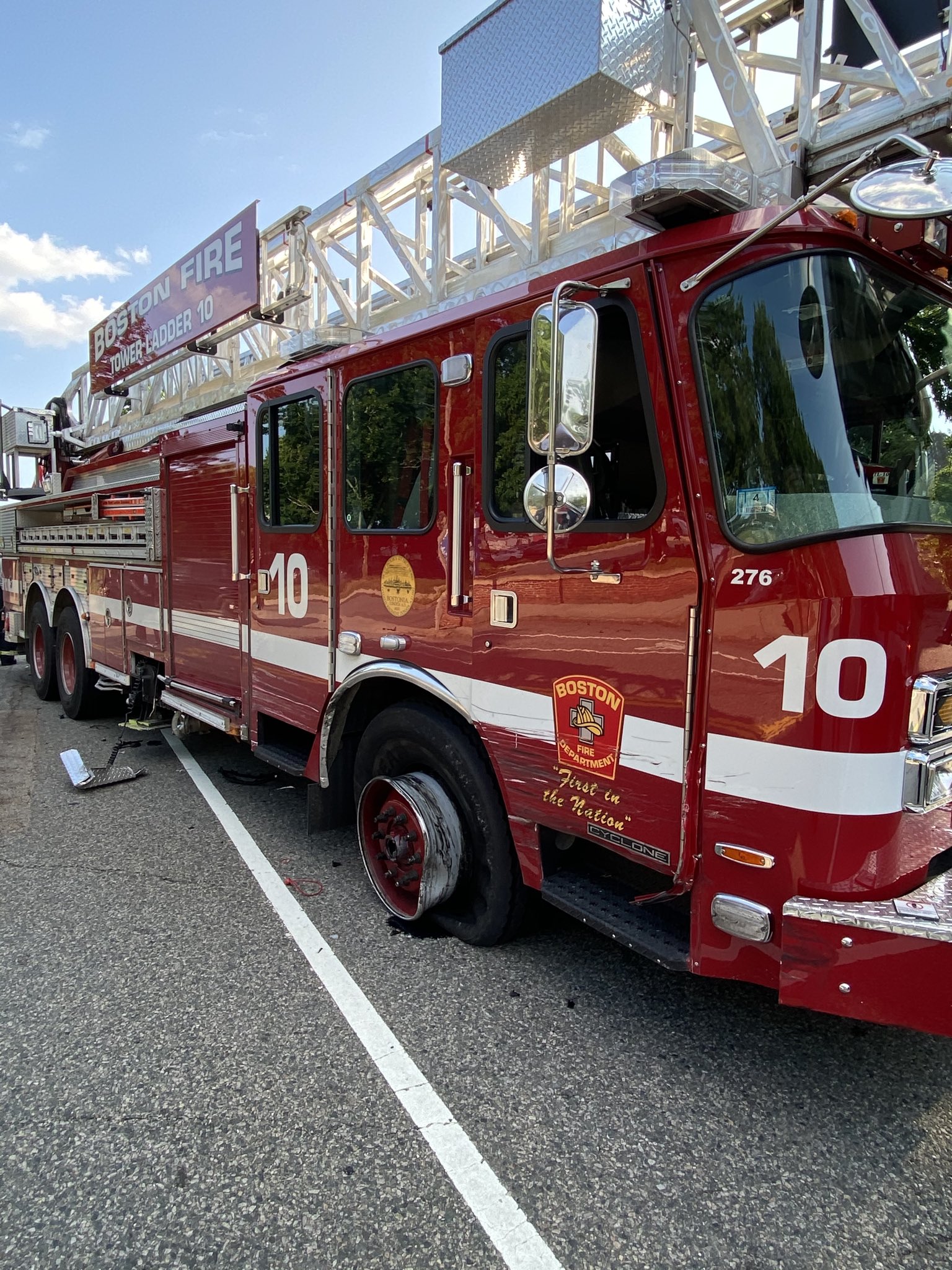 Boston Fire Ladder Trucks Boston Fire Wire | @bostonfiregear Engine 17