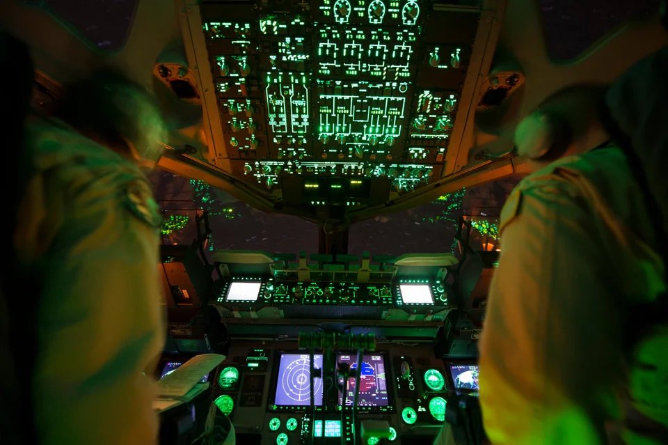 C 17 Cockpit