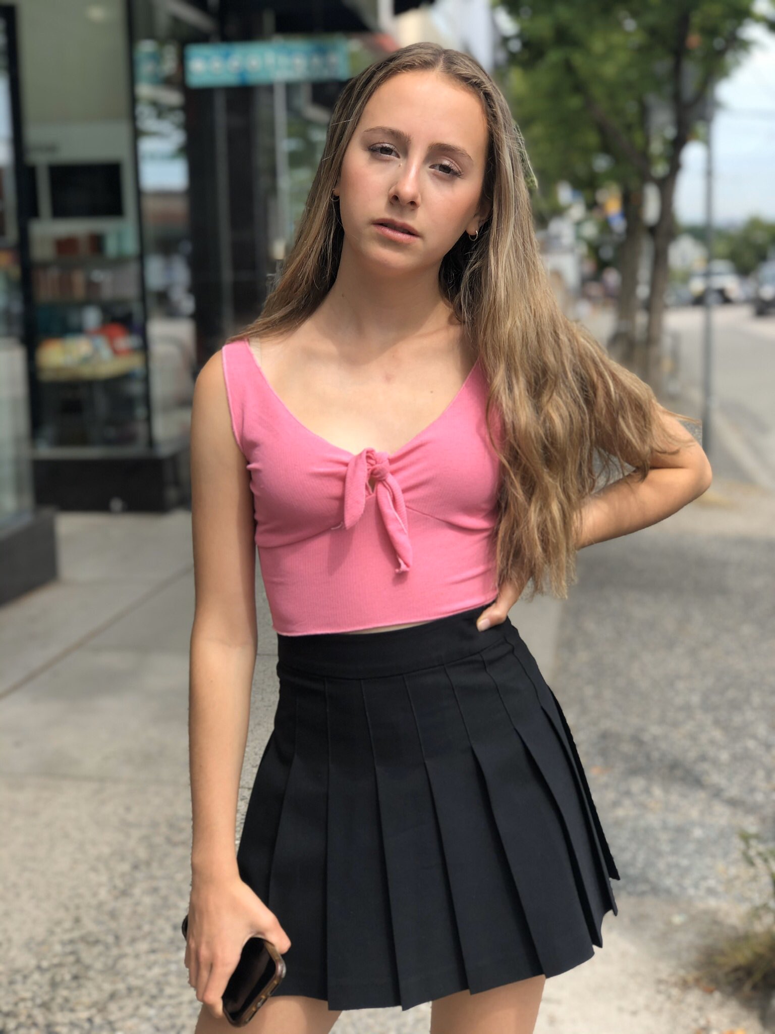 Capri Everitt on Twitter: "Can anyone guess my favourite colour? 💖🌸💕…