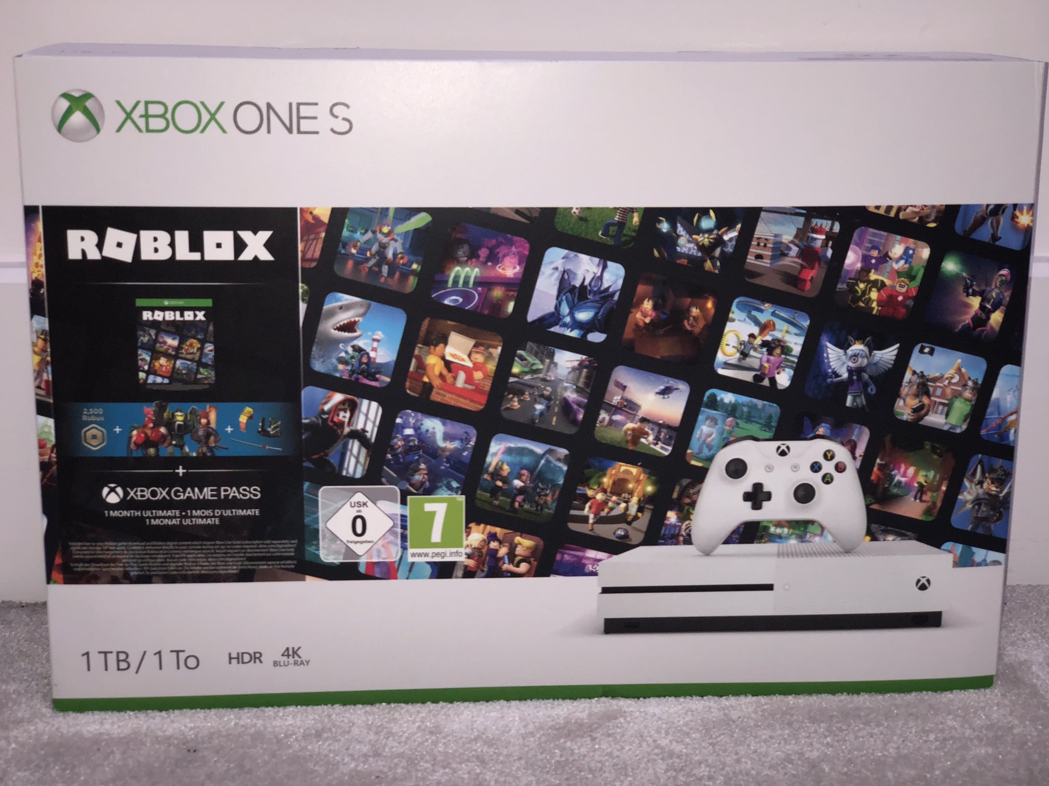 Simon on X Wow thank you Roblox for sending over the Roblox Xbox One bundle Amazing to see SharkBite featured on the box art https t cB9GVOeApb X