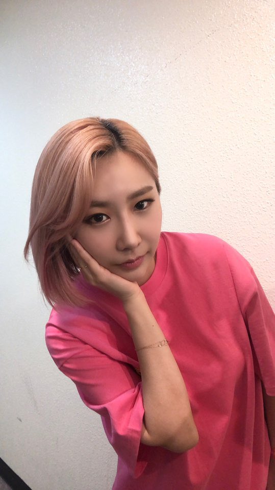 [#JeA] 아이돌 라디오에 제아가 떴다! 잠시 후 9시, IDOL RADIO VLIVE채널에서 만나요💚 금요일의 마무리도 ...