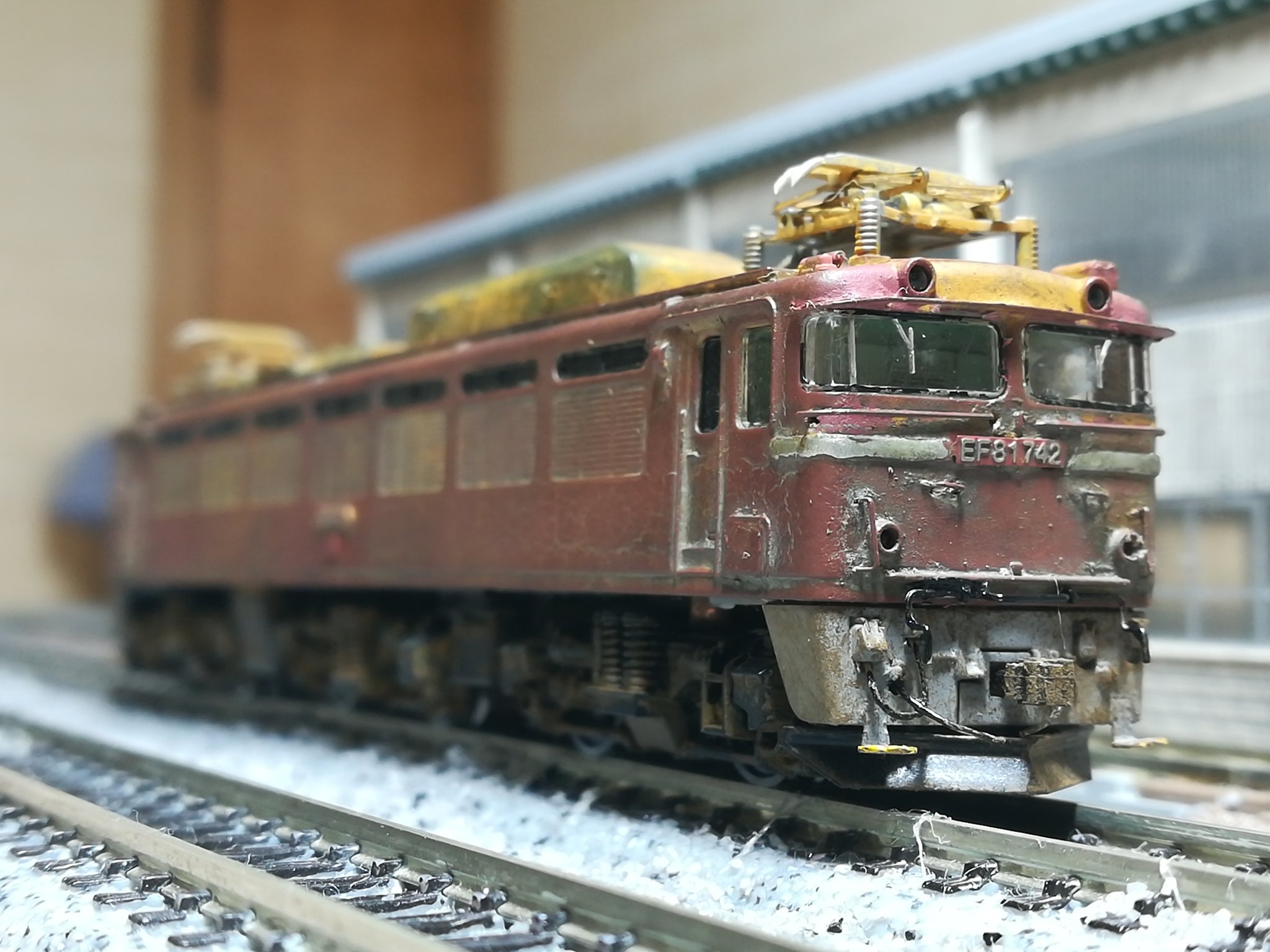 きぃなかのしま☘️🗝 on Twitter: "EF81 742 落成致しました ベースはTOMIXの最新ロッド ボナのグレードアップパーツを中心にN小屋室内ステッカーや自作エアホースを ...