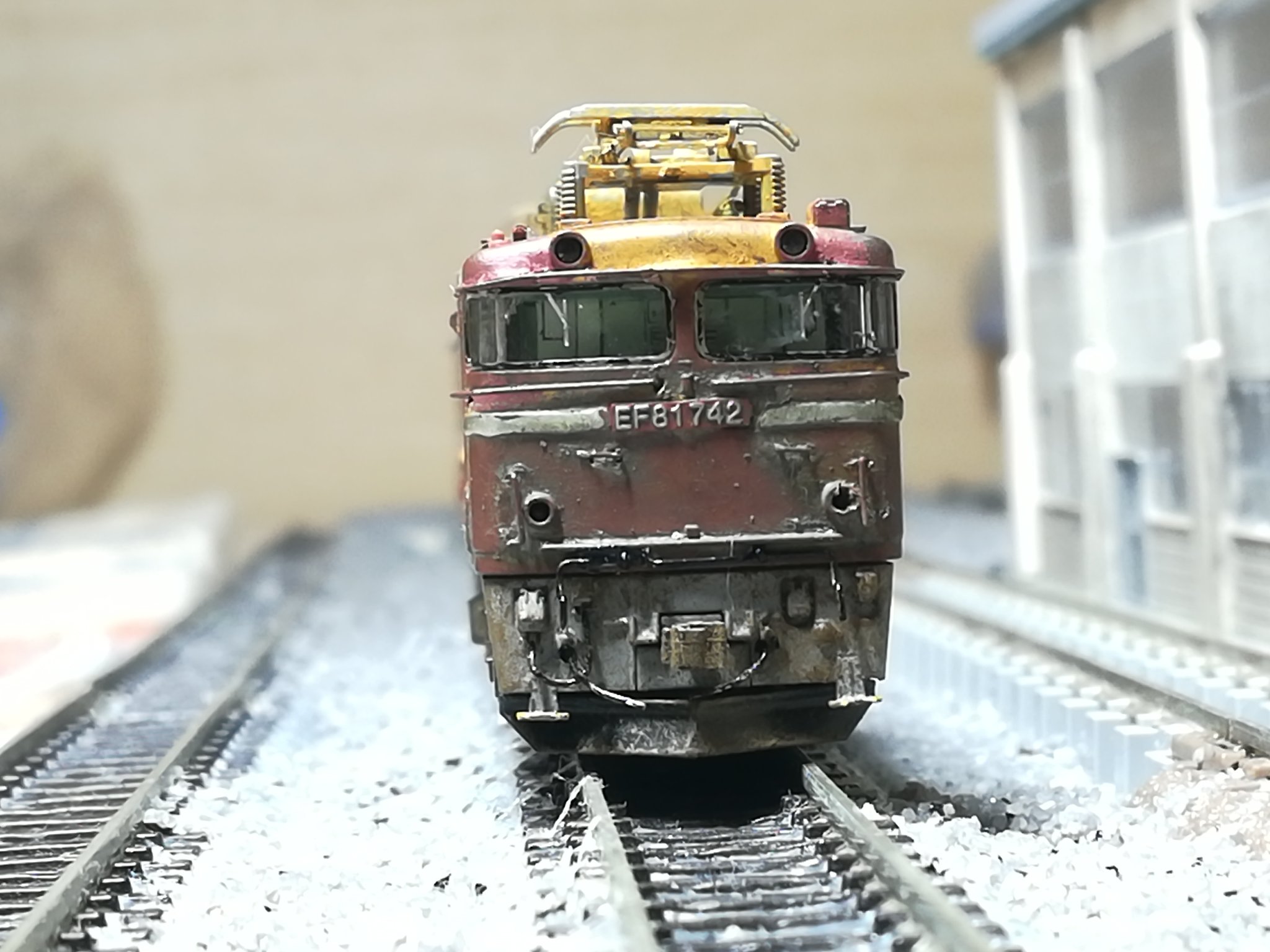きぃなかのしま☘️🗝 on Twitter: "EF81 742 落成致しました ベースはTOMIXの最新ロッド ボナのグレードアップパーツを中心にN小屋室内ステッカーや自作エアホースを ...