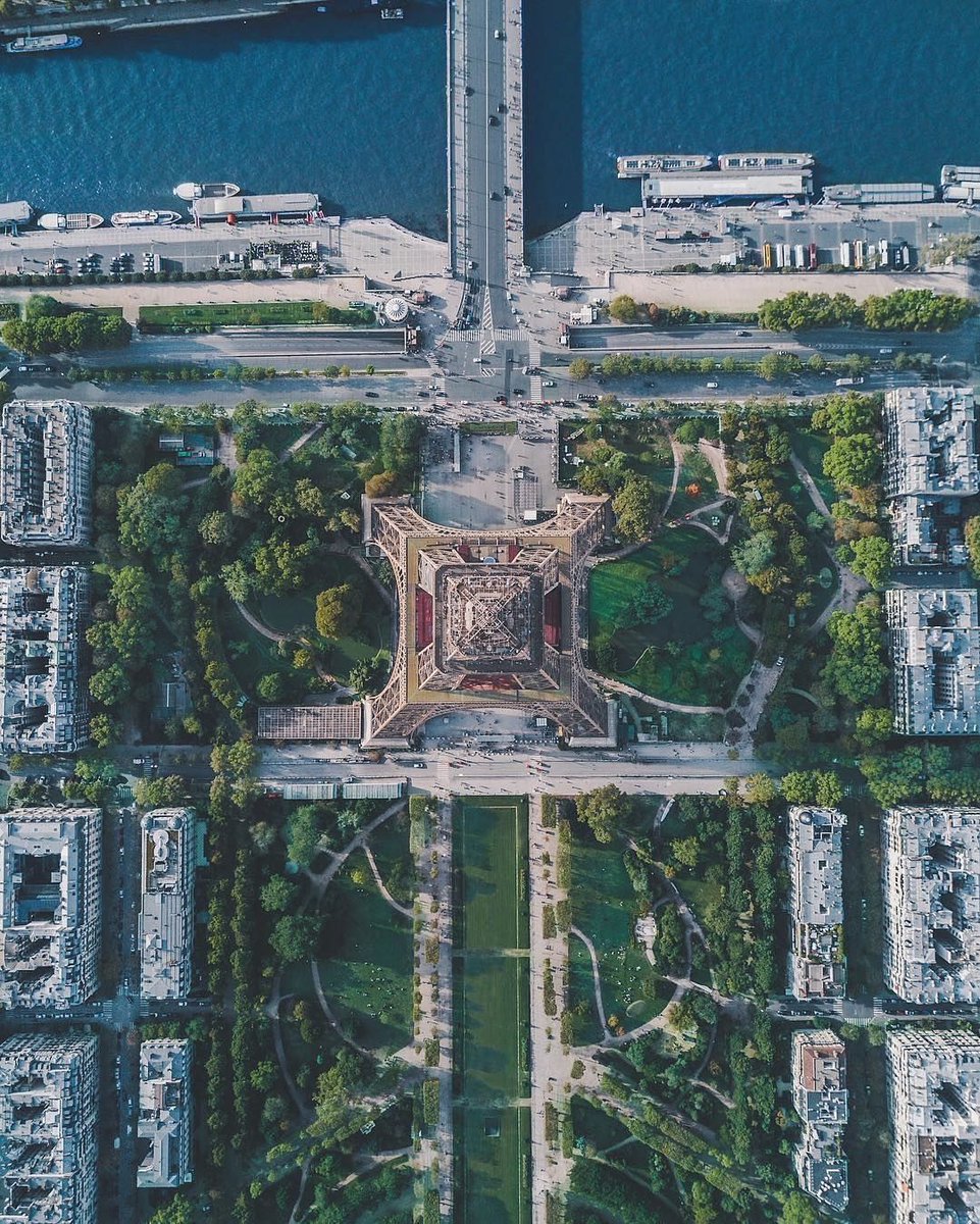 #برج_إيفل ، من أبشع ما بُني على أرض حديقة شامب-دي-مارس في باريس قبل ...