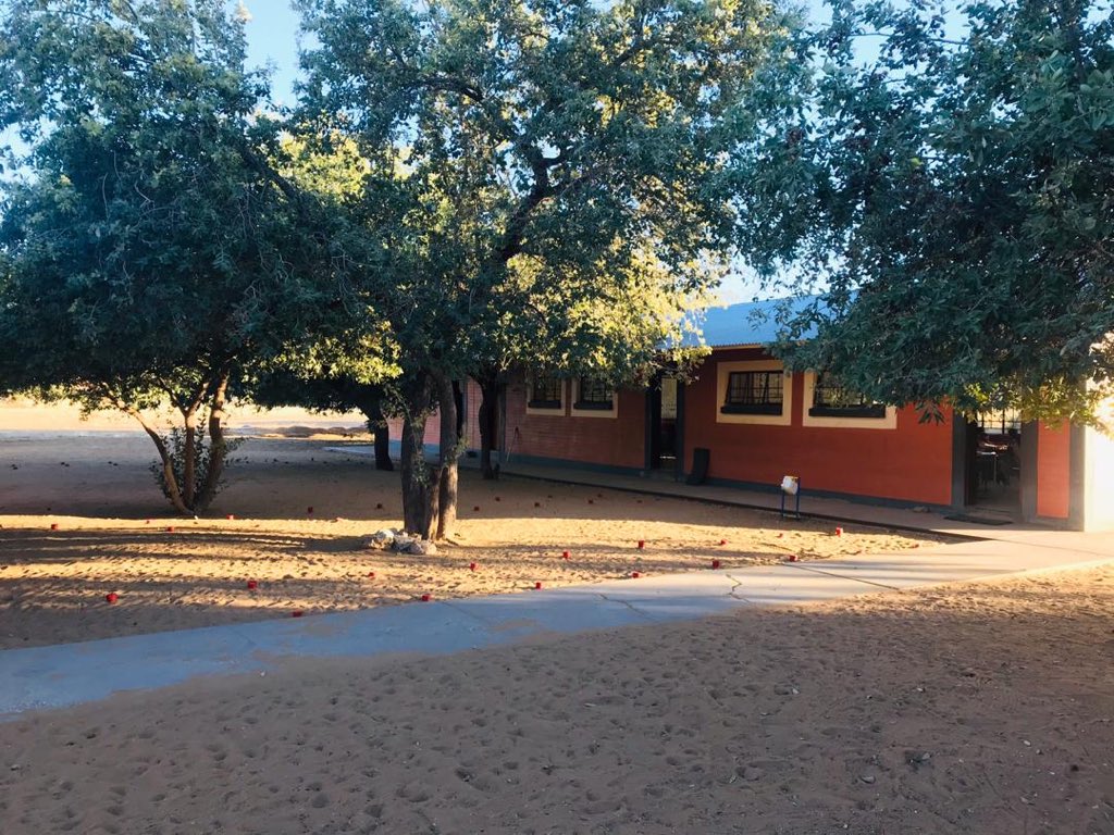 Tsintsabis School Clipart