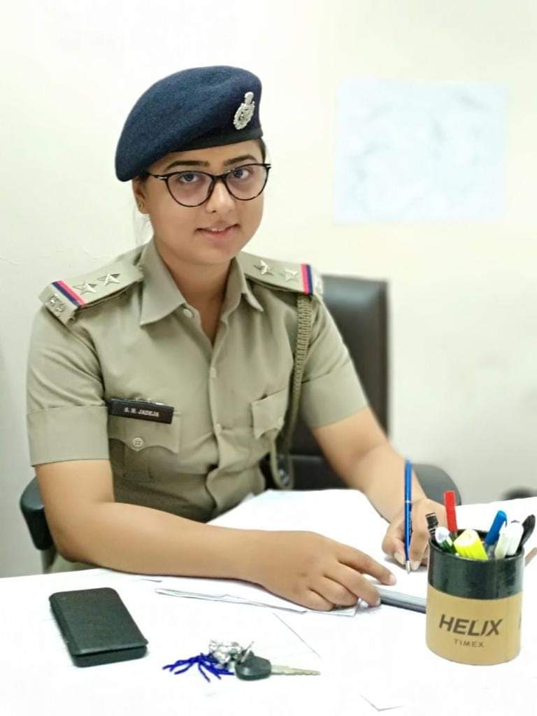 Mahila Police Station Incharge Inspector booked for taking Rs. 33 lakh ...