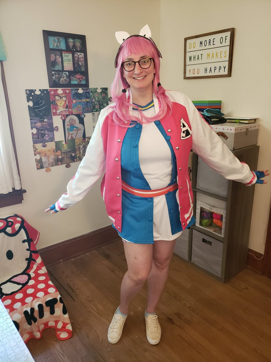 A friendly cosplayer! : r/tesa