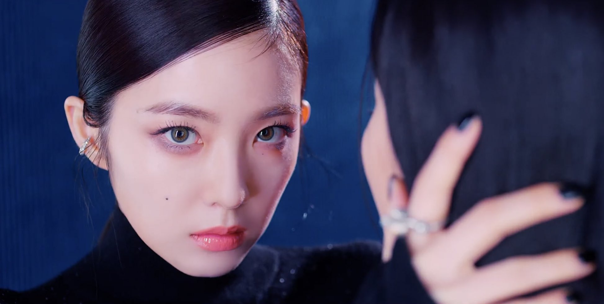 Red Velvet: SeulRene - 'Monster' MV - K-Pop Source: The K-Pop Community ...