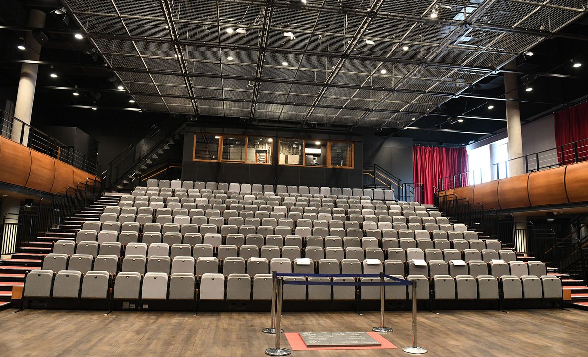 Retractable, removable and auditorium seating - Audience Systems