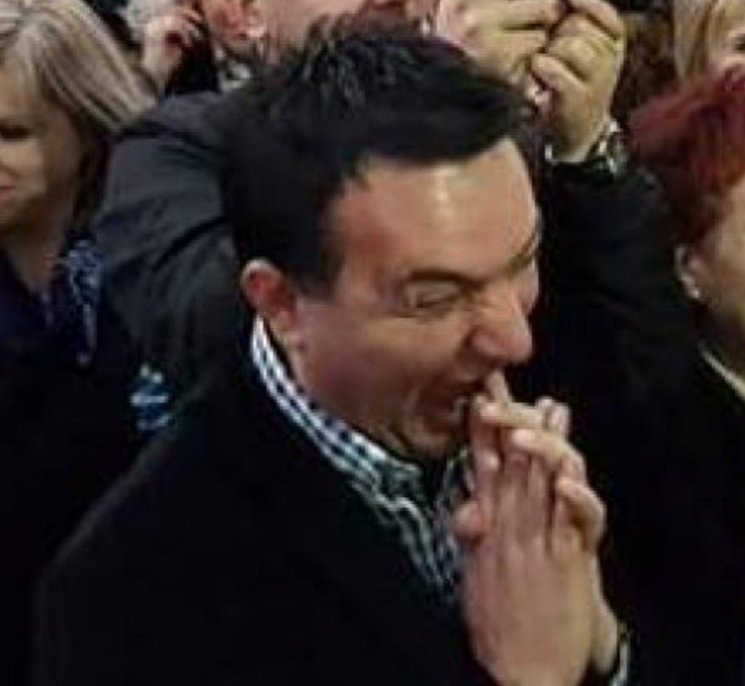 Раск🅰️жу🅱️ачот On Twitter Ќе го одложат градењето на 2 километри пат 😂😂😂😂 👉Ова нешто