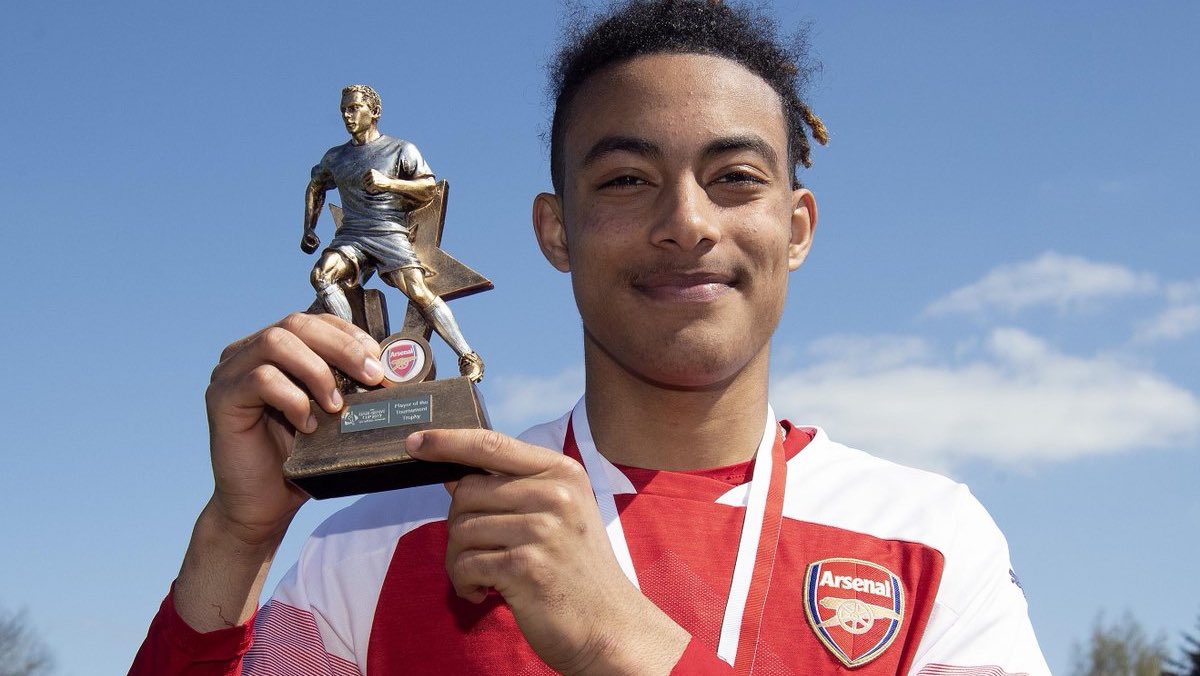 THREAD**** / Miguel Azeez / First in a (potential) series of short ...