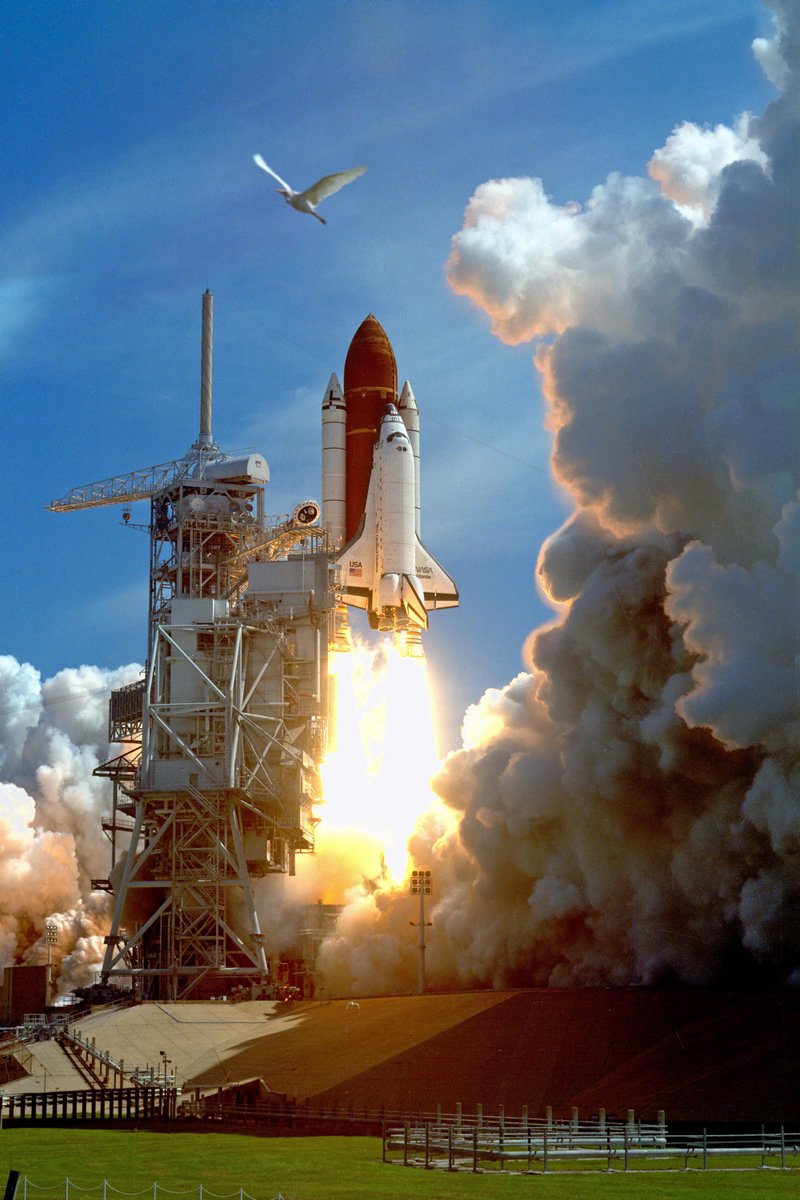 STS-43 - Shuttle Atlantis - Launched 2 August 1991 - from KSC 39A ...