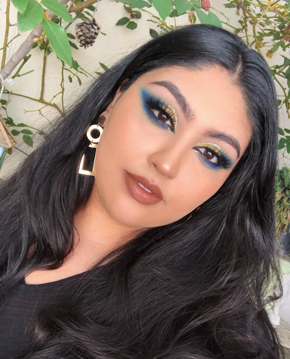 「Ankha inspired makeup look I don't d」|Lhiz 🏹のイラスト