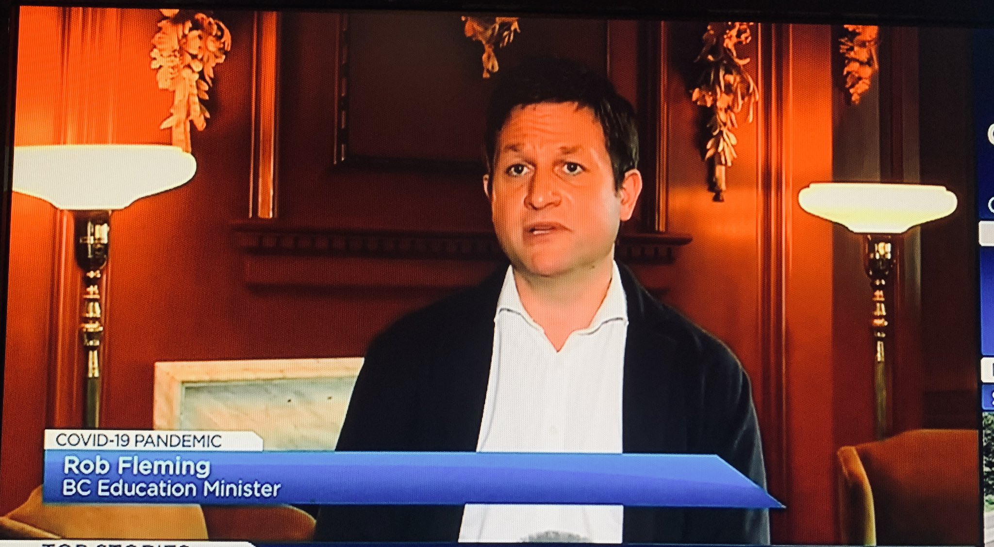 Room Rater on Twitter: "Hi @Rob_Fleming. It’s us, Room Rater. Have you gone to hang out with ...