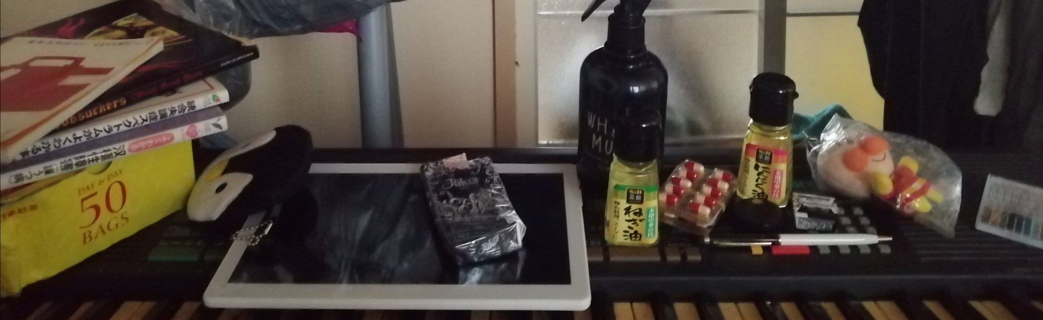 RYUSUKE.KANZAKI \ 神崎龍佑 on Twitter: "まあキーボードの上もこんな感じ 全然綺麗なほうだよ まあこんな家だから 誰も来ないし来てほしくないよねw まあこれも ...