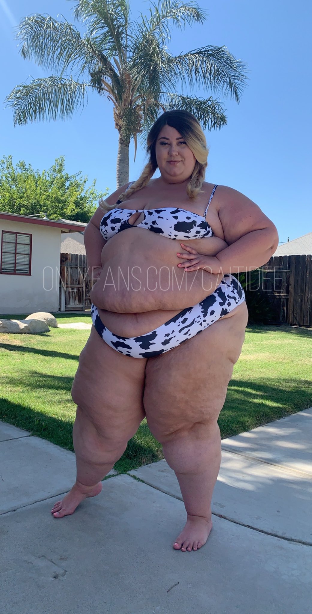 Magic Alexander 1976: CaitiDee im Bikini