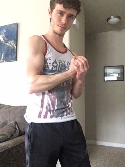 Logan98elite on Twitter: "Lucas Jacobs is ONLINE NOW! He's waiting for you go visit his room at ...