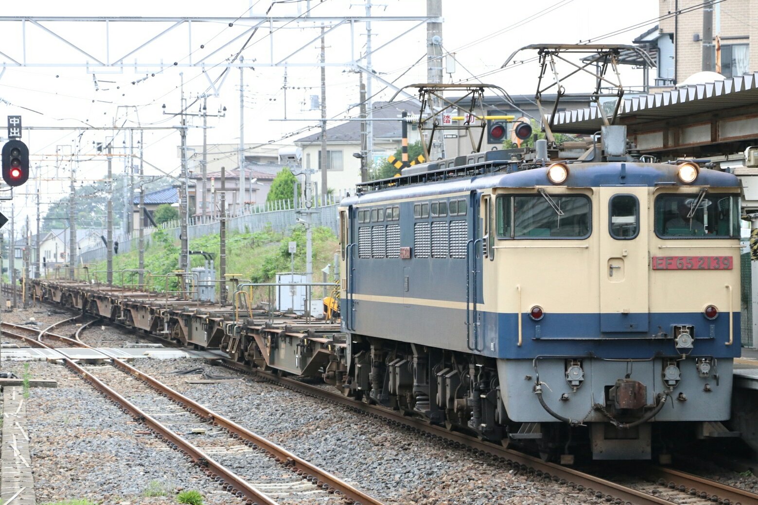 上野東京ライン 高槻行き on Twitter: "7月21日 配8593レ EF65 2139＋コキ×8 蓮田にて 隅田川～宇都宮タの配給にニゲザンク登場。側面JRロゴ無し、ナイスですね ...