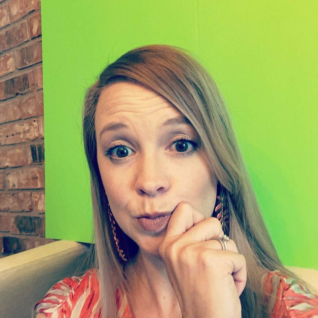 Lisa Holt's Instagram, Twitter & Facebook on IDCrawl