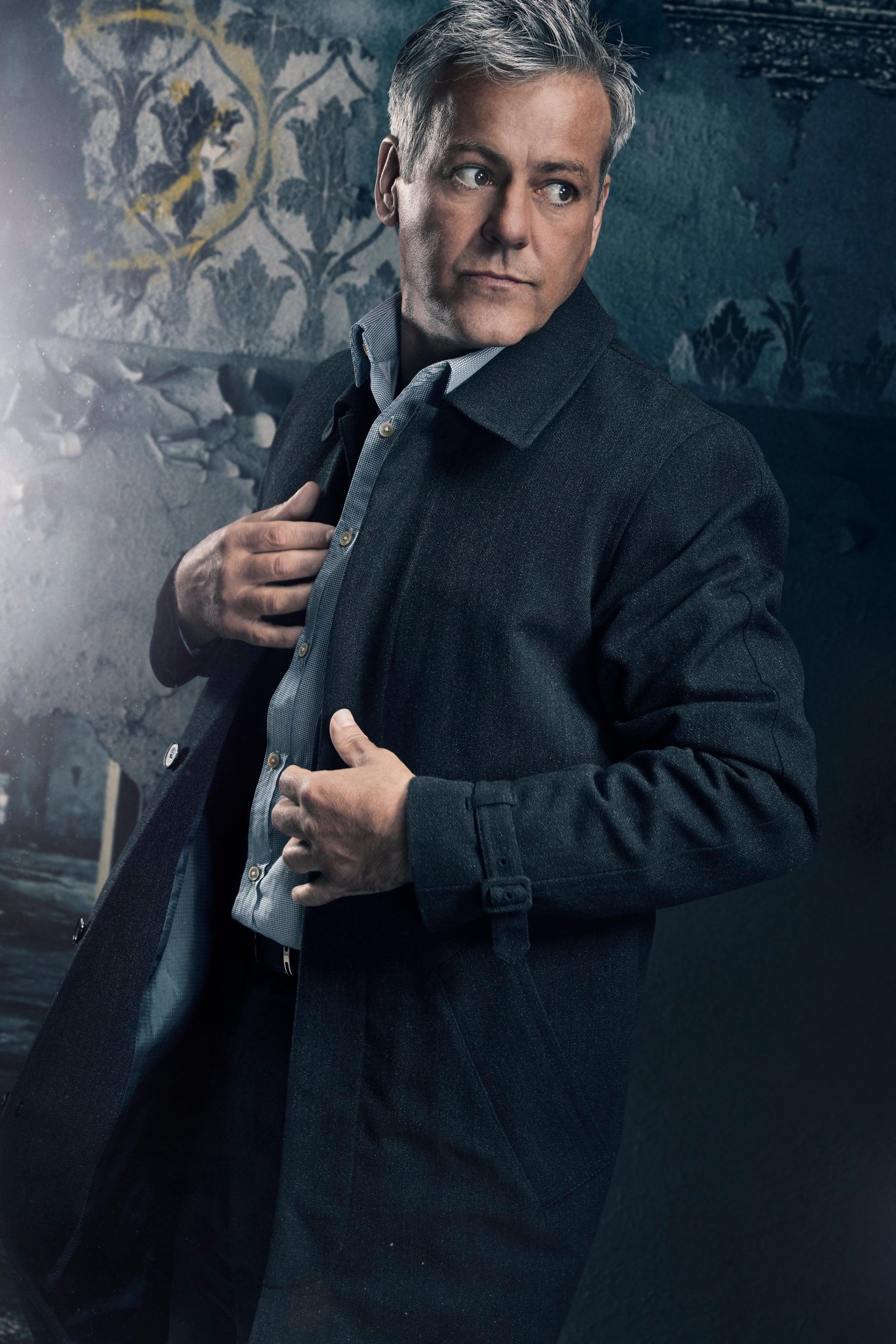 Rupert Graves Lestrade