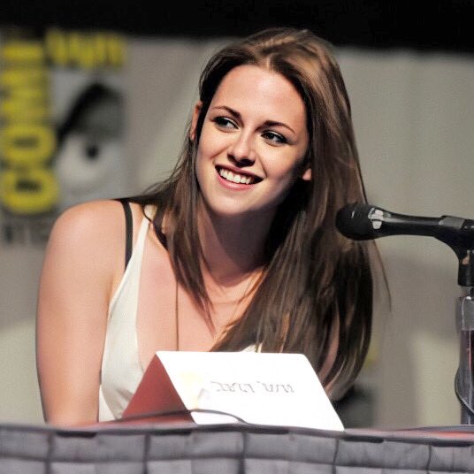 Kristen Stewart With Straight Hair