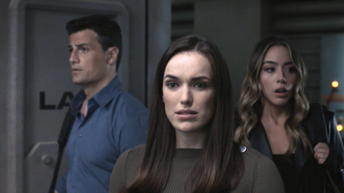 Jemma Simmons Hair