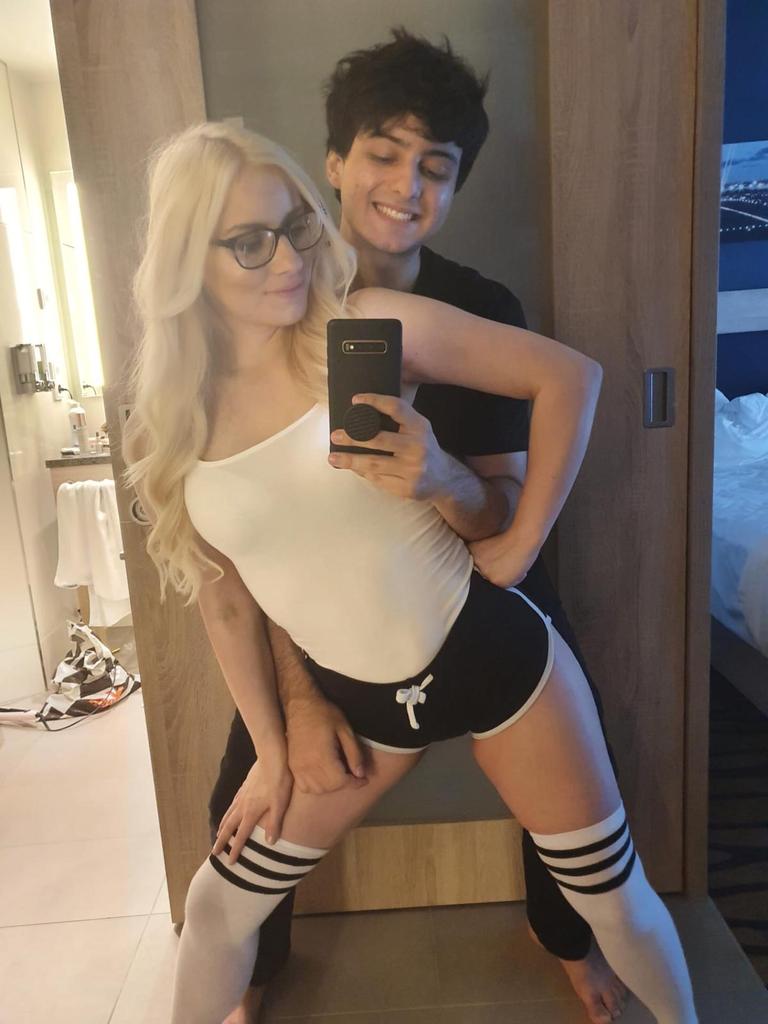 Nag on Twitter: "Get yourself a girlfriend who wants to do Jojo poses with you @bitchsensei…