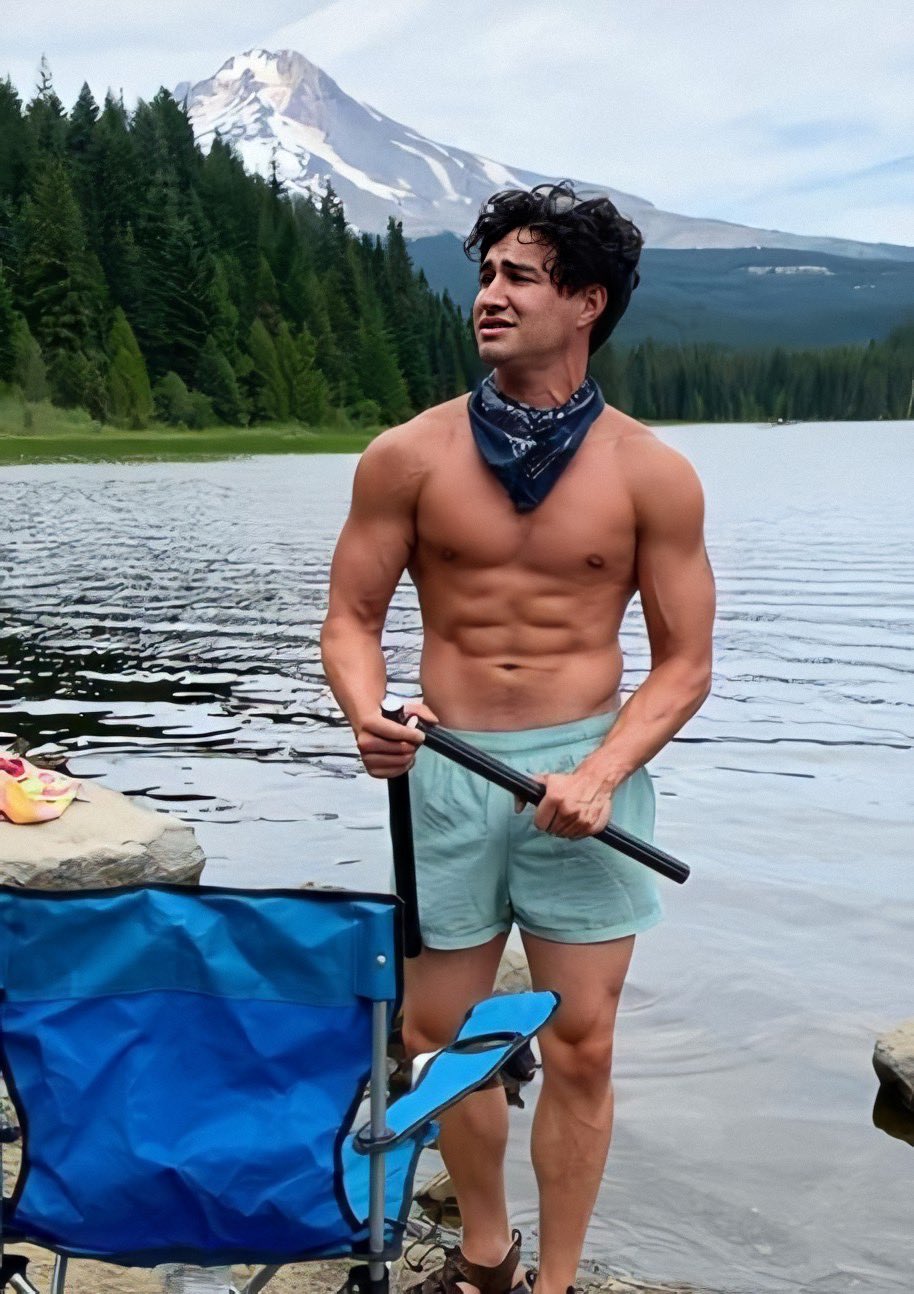 JSmuts 🥳 on Twitter: "Damn, Gavin's getting huuuge and I am so okay with it. Also, imagine ...