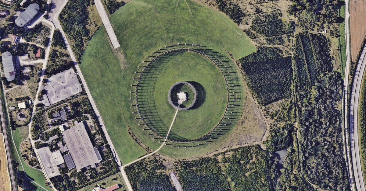 Some electromagnetic eye candy for a Monday evening: circular antenna ...