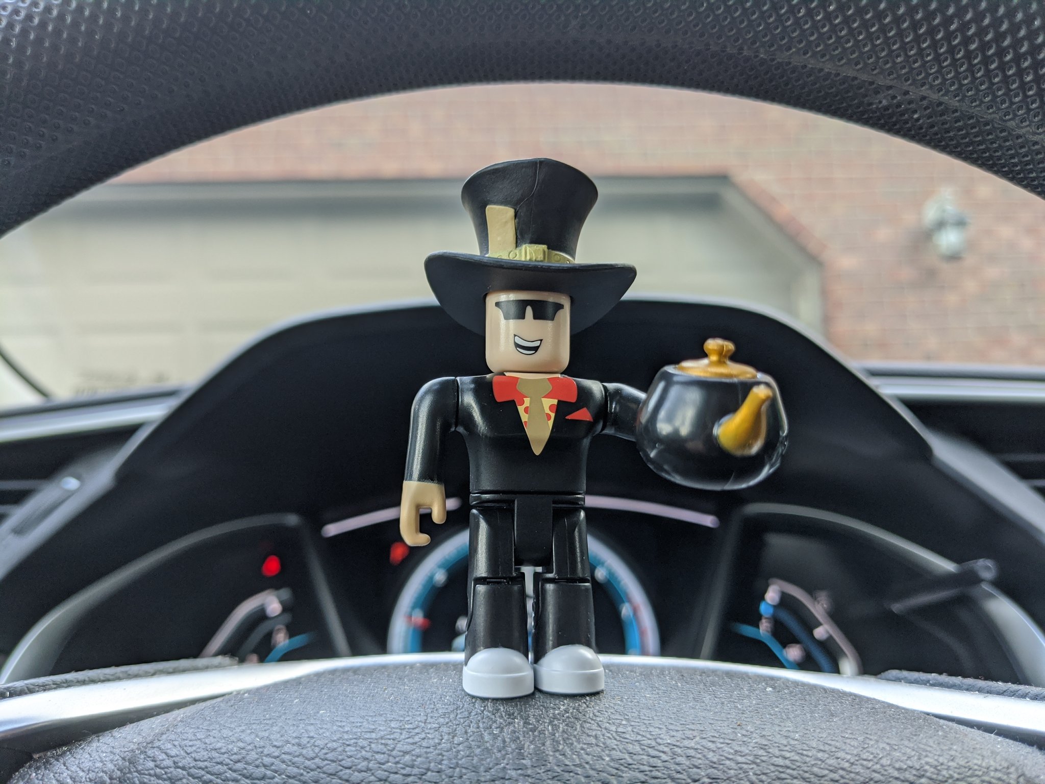 sleitnick on Twitter: "Got my avatar toy! I love that they added the golden teapot to it. Quite ...