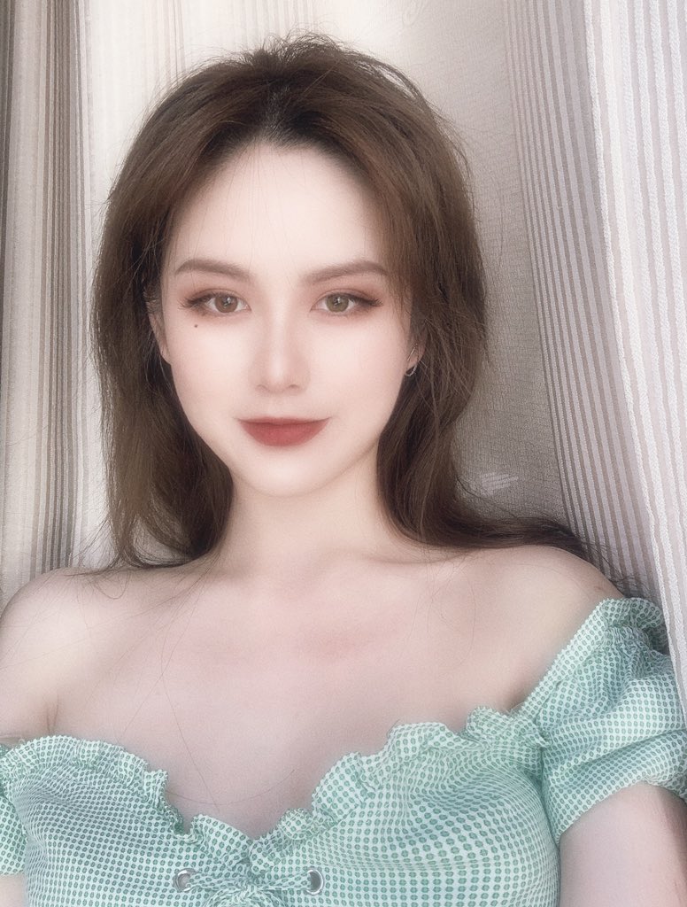 Freaky🧼 on Twitter: "丑的谈恋爱 美的修空调 https://t.co/AN77mpJTRo" / Twitter