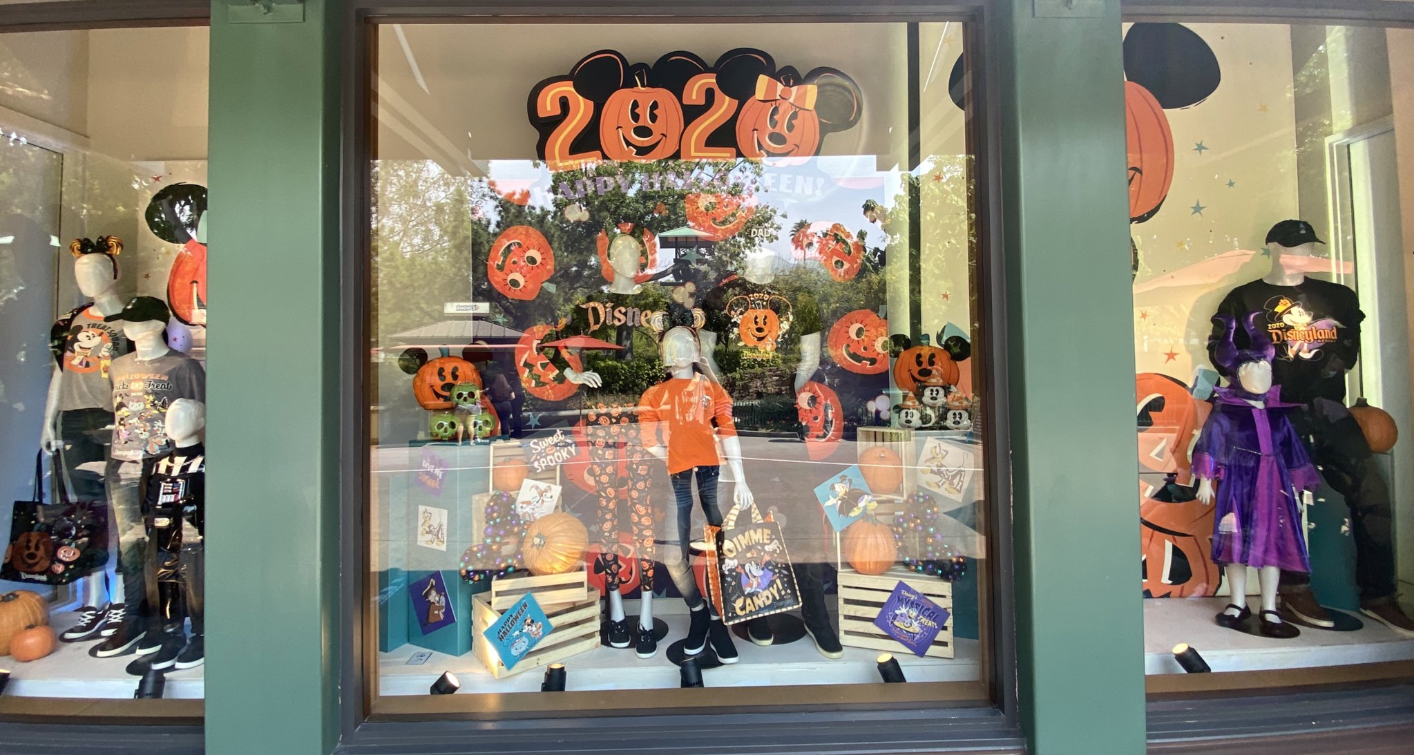 Toy Store Window Display Ideas