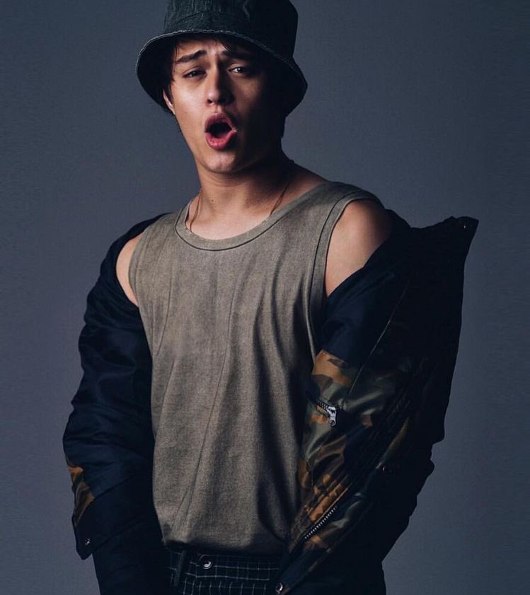 Enrique Gil Wallpaper