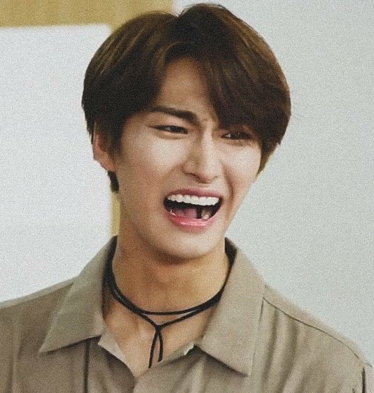 「seonghwa's painful smile is one of the c」|didi 🎓のイラスト