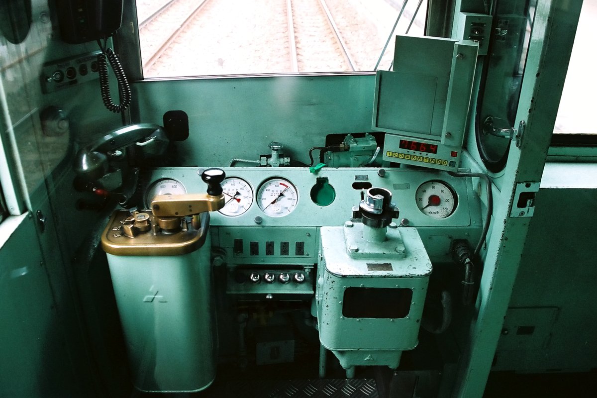 ワタシダ【Odapediaの中の人】 on Twitter: "2600形の運転台です。 これぞ小田急。。。 https://t.co/rSf0Z9c91k" / Twitter